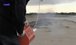 Self-contained linethrower for marine rescue operations