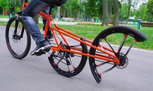Weird split-wheel bike chops the back wheel in half