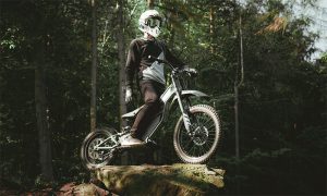 The electric dirt-bike/scooter you can take anywhere
