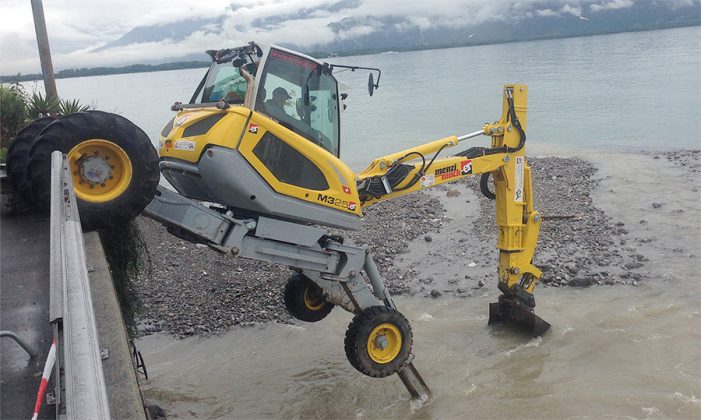 Walking spider excavator adapts its wheels and supports to any terrain