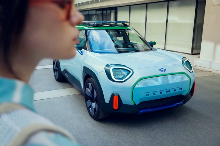 The first all-electric crossover model in the new MINI family