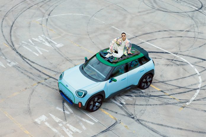 The first all-electric crossover model in the new MINI family