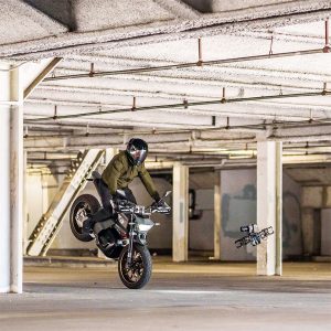 Lower-cost electric motorcycle with removable battery pack goes over 75 mph