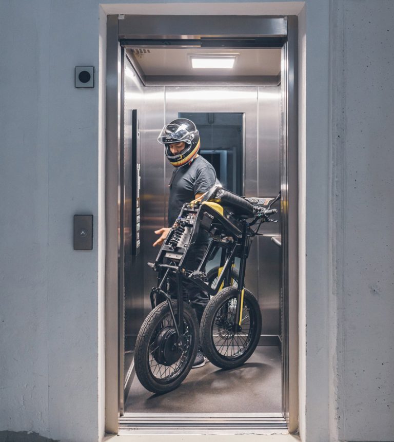 Colibri M22: Folding electric motorcycle that can travel 124 miles on a ...