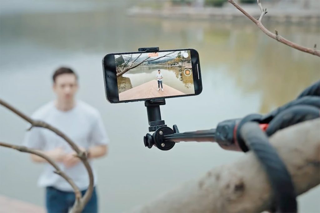 Tokqi CO3 Octopus tripod has bendy legs and a wireless remote