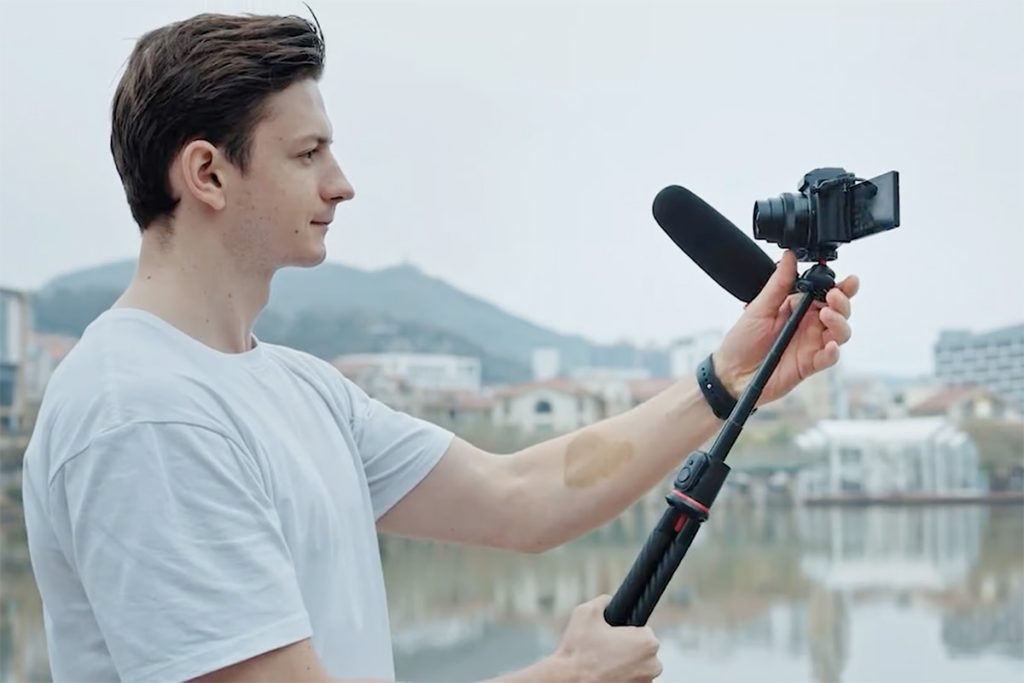 Tokqi CO3 Octopus tripod has bendy legs and a wireless remote