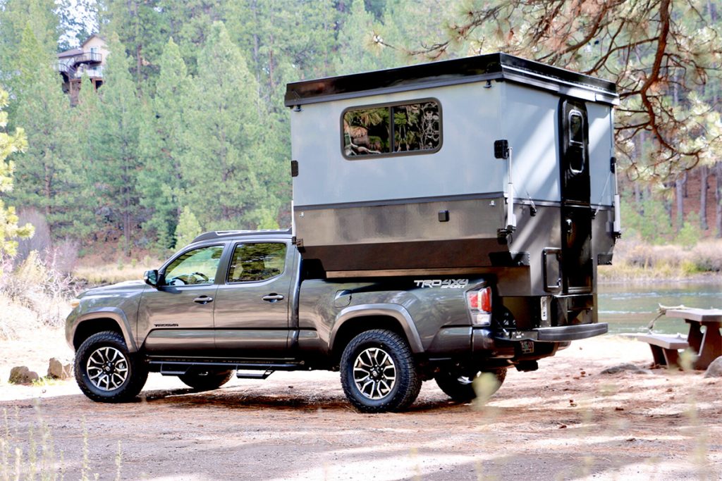 Electrically expandable pickup camper morphs into hard-walled cabin