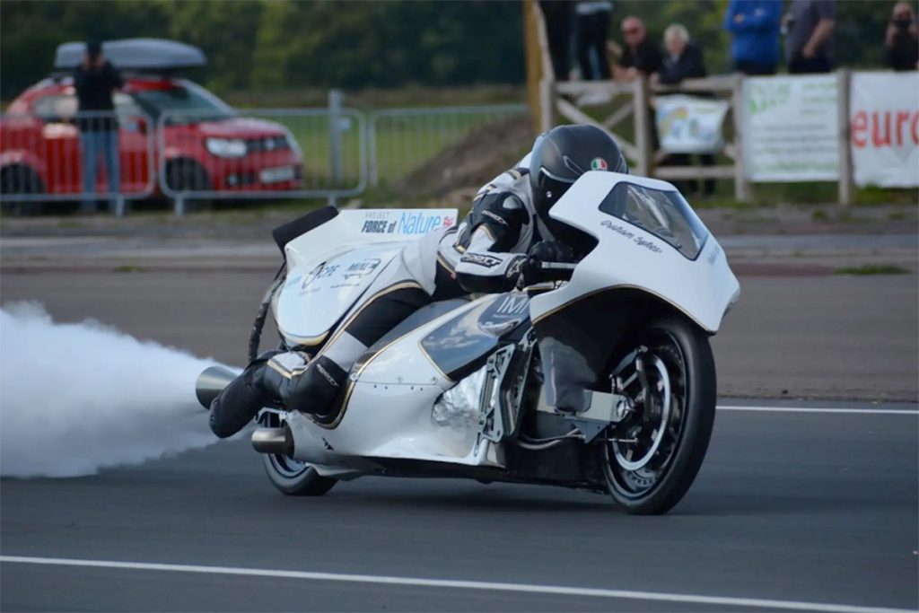 Fastest steam-powered motorcycle shreds the 1/8th mile track record