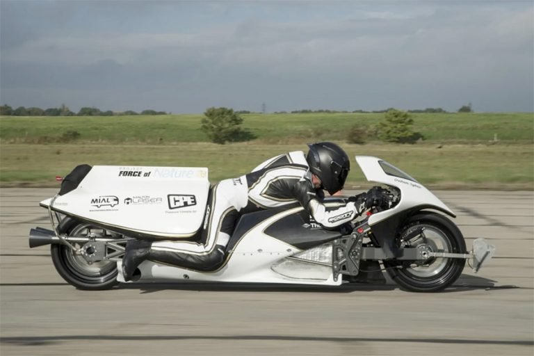 Fastest steam-powered motorcycle shreds the 1/8th mile track record