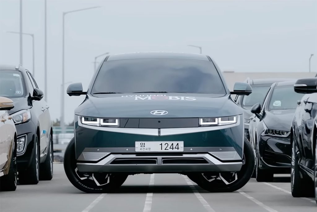 Hyundai Mobis e-Corner System, featuring Crab Walking and Zero Turn, is ...