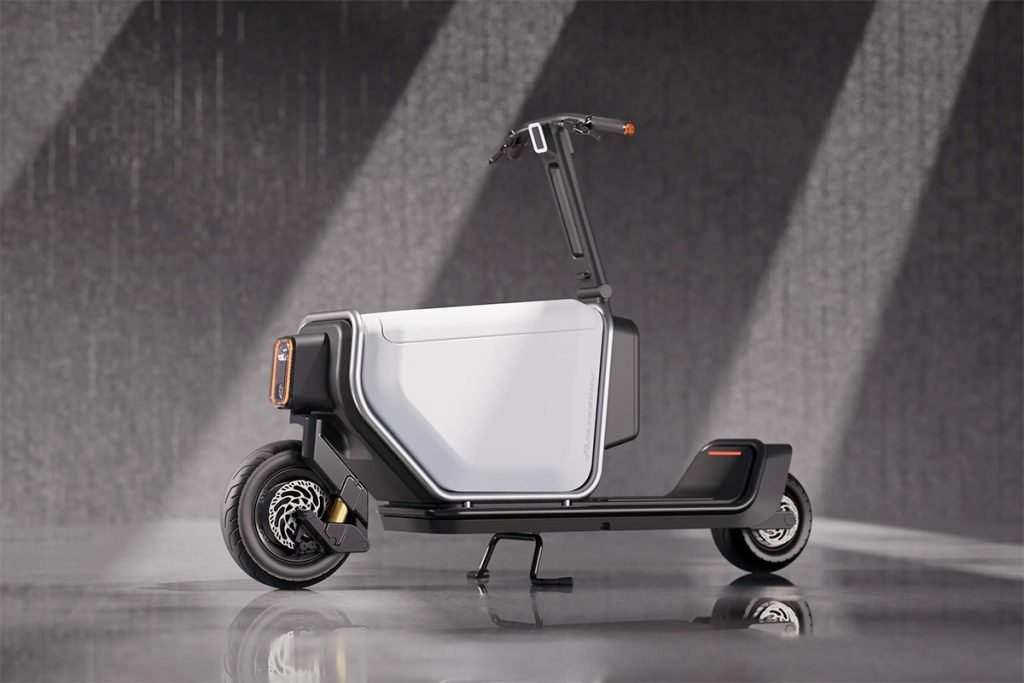 Scootility utility e-scooter features a fast-swappable cargo box