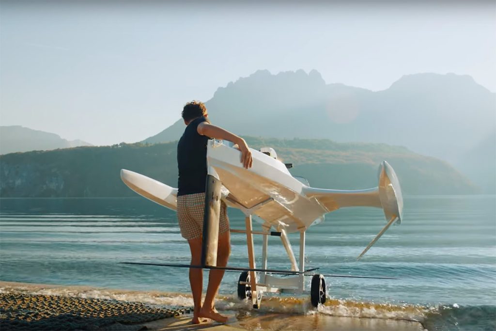 E-Jetcycle: A tri-hulled, recumbent electric bicycle that hydrofoils over water