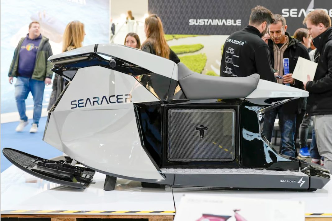 Searider unveils a dual-motor electric water bike