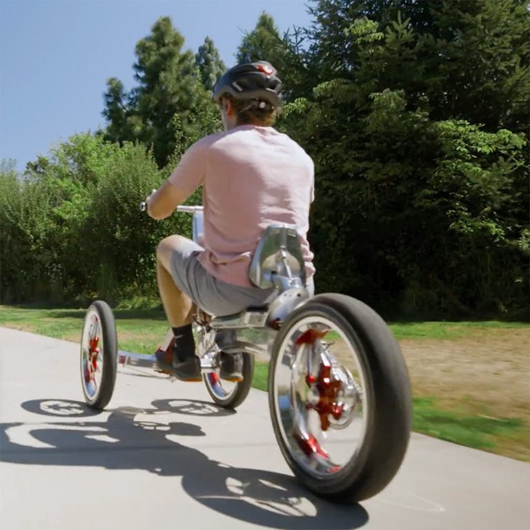 Three-wheeled mobility device with pump-action system lets you ride in ...