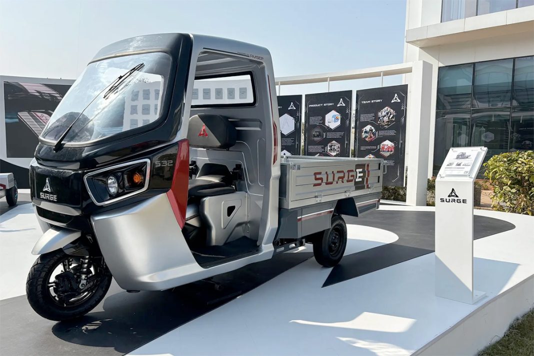 Surge S32: A hybrid of electric auto-rickshaw and detachable scooter