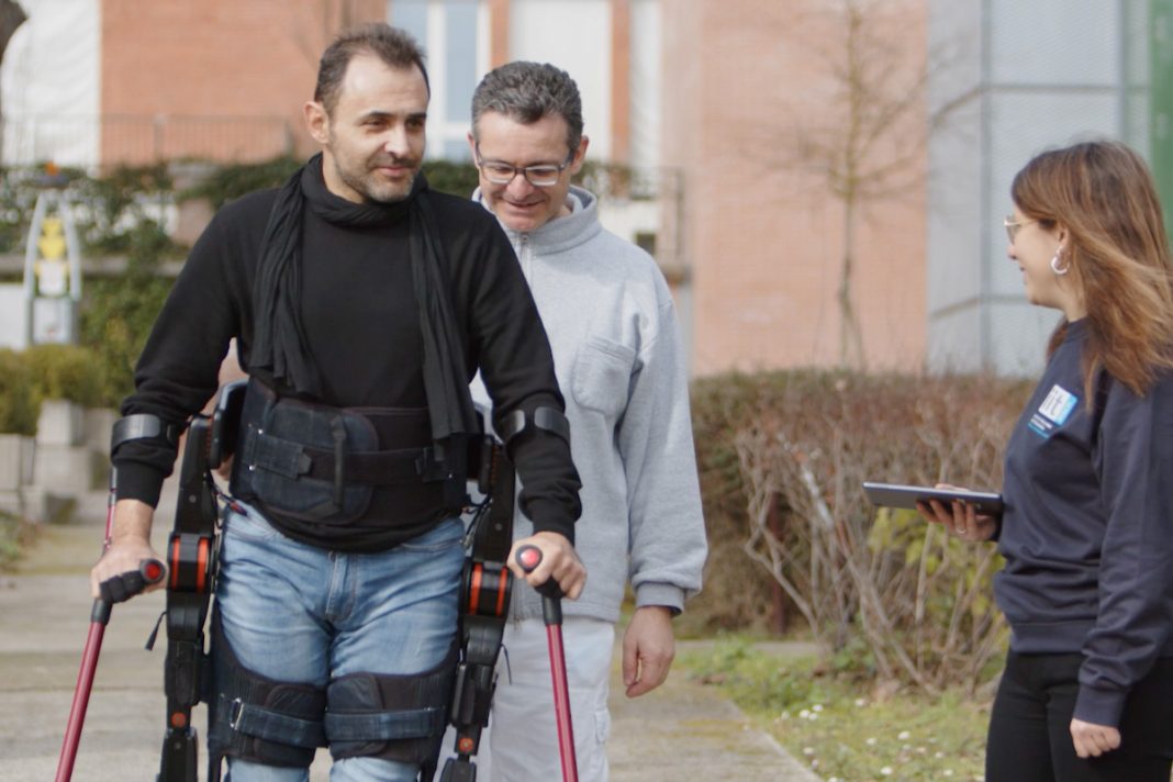 Italian exoskeleton helps disabled users stand and walk