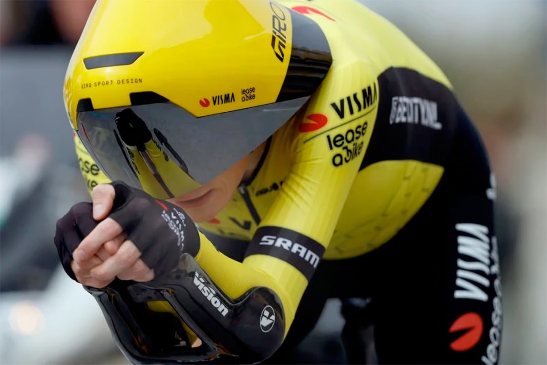 Giro Aerohead II bike helmet is designed to ride in the aero position