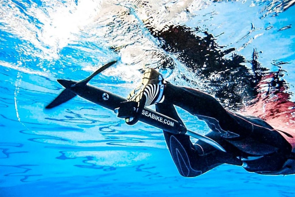 Portable water bike attaches to your body, helps quickly cover large ...