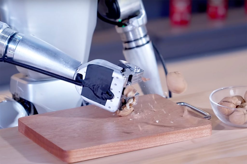 G1 Humanoid: Master of mobility, from nut smashing to nimble twirls