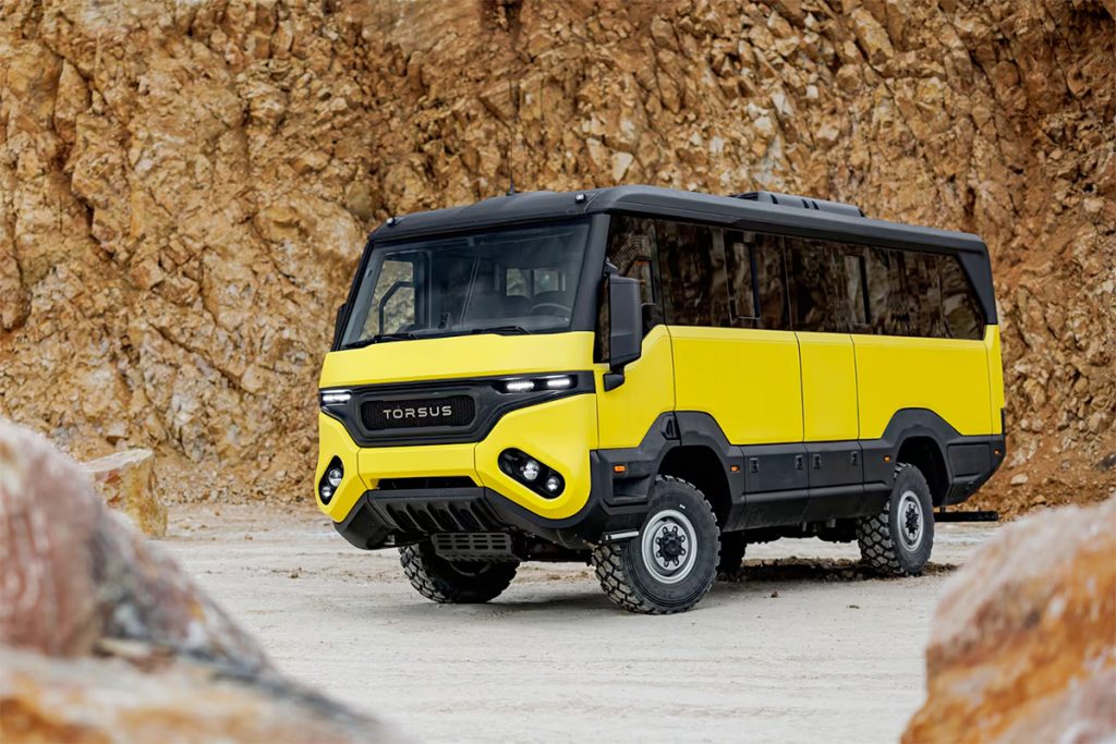 World’s first heavy duty 4×4 off-road bus