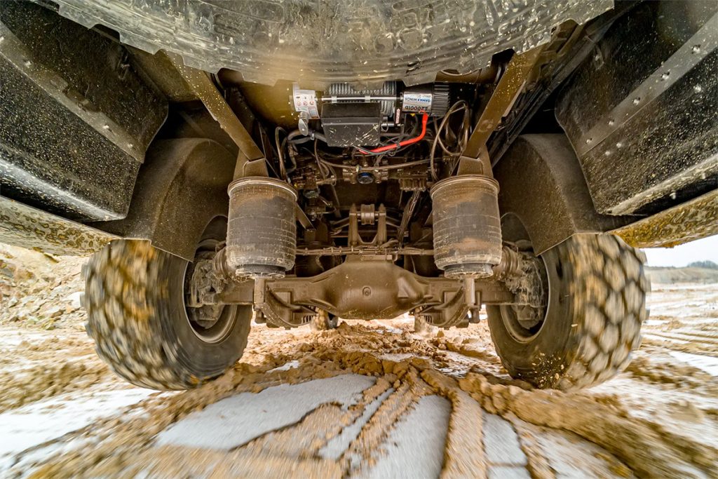 World’s first heavy duty 4×4 off-road bus