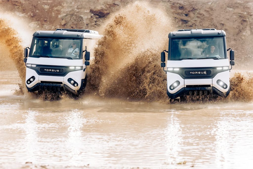 World’s first heavy duty 4×4 off-road bus