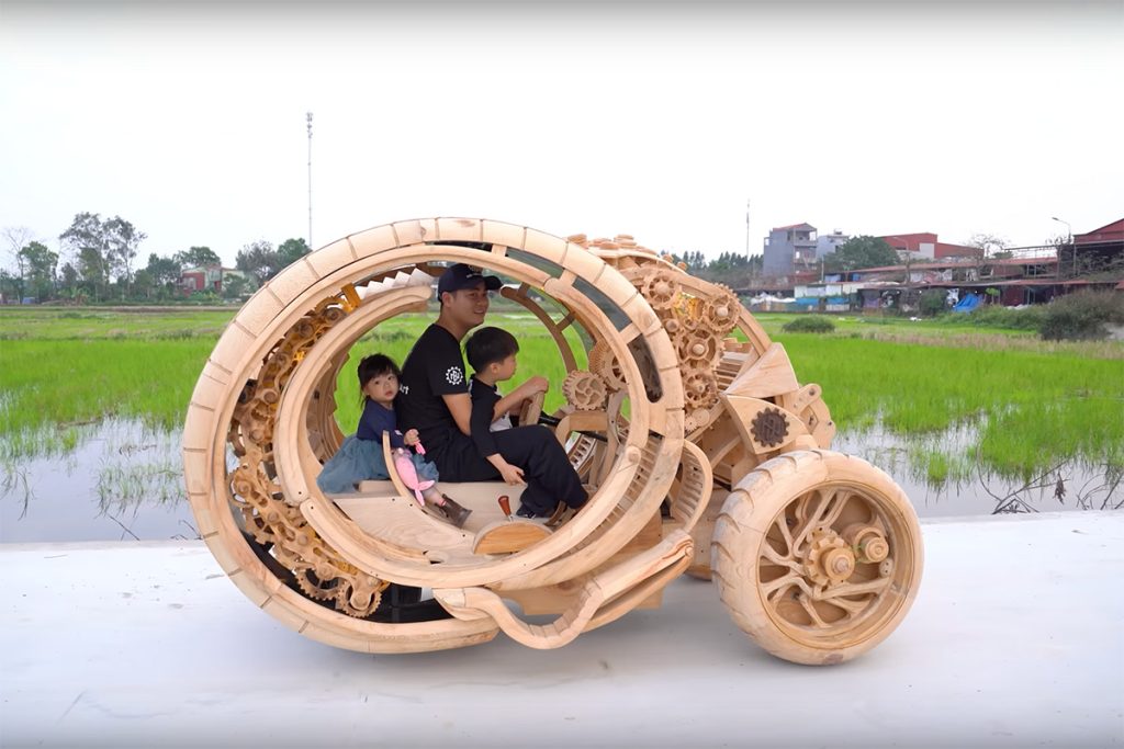 Bizarre wooden vehicle rolls on the streets of Vietnam
