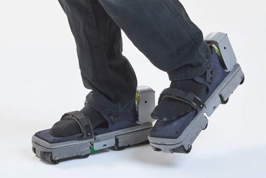 Motorized "treadmill shoes" for enhanced VR gaming experience