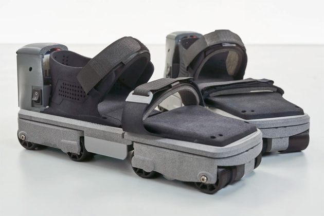 Motorized "treadmill shoes" for enhanced VR gaming experience