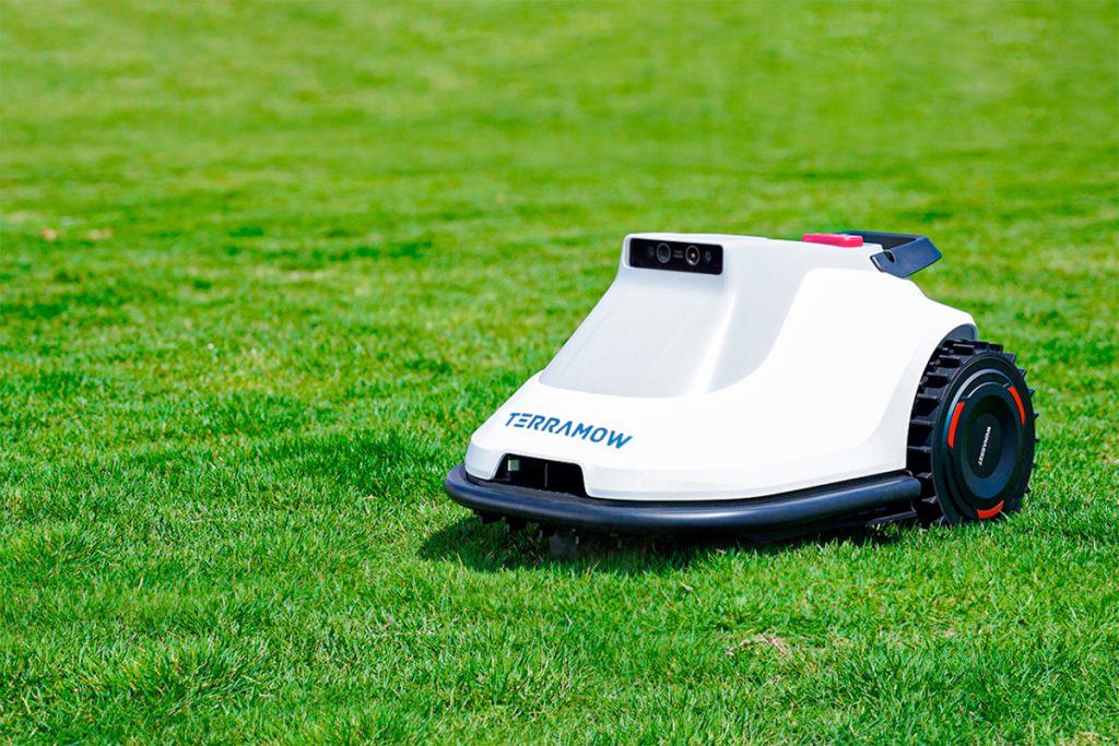 TerraMow: An advanced AI-powered wire-free robot mower