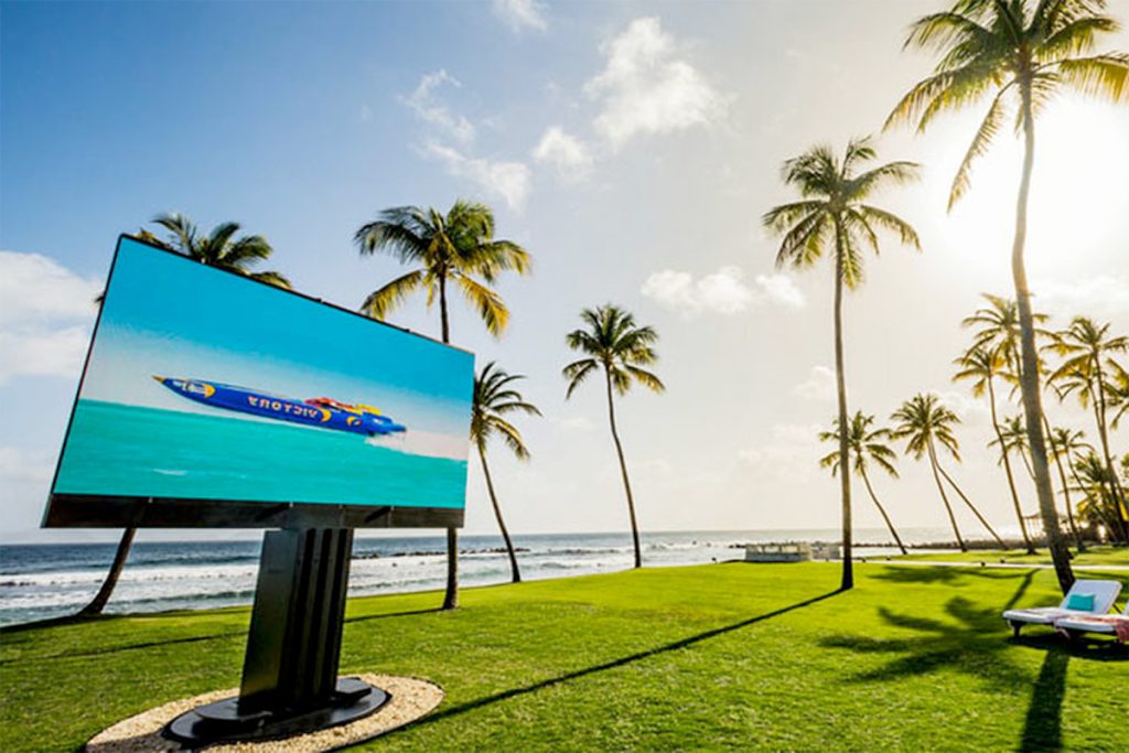 World’s largest outdoor TV rises from the ground, unfolds into a ...