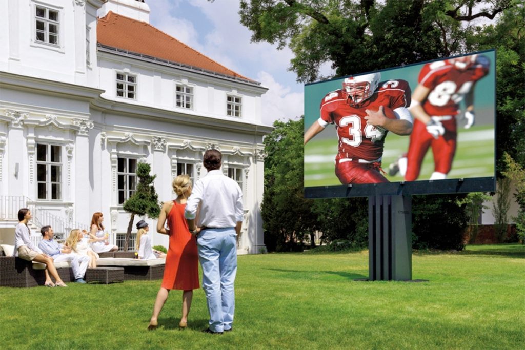 World’s largest outdoor TV rises from the ground, unfolds into a ...