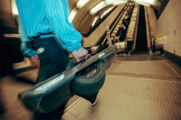 Compact electric one-wheeler with big upgrades