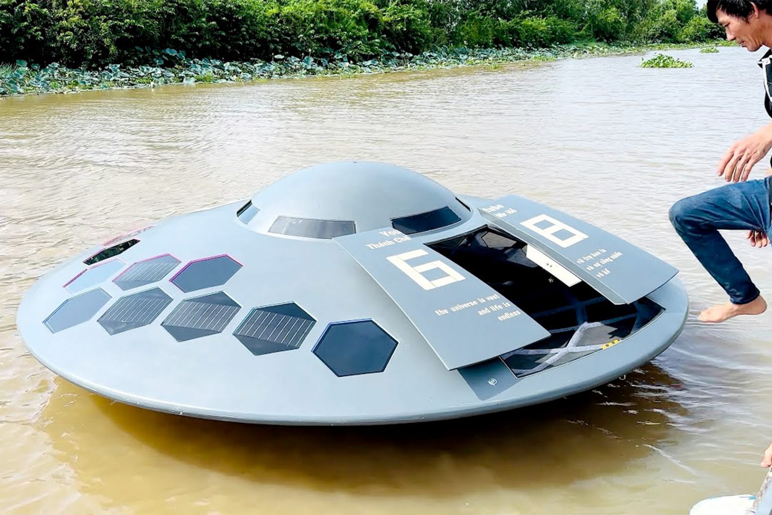 Craftsman builds functional UFO jet boat that zooms through water