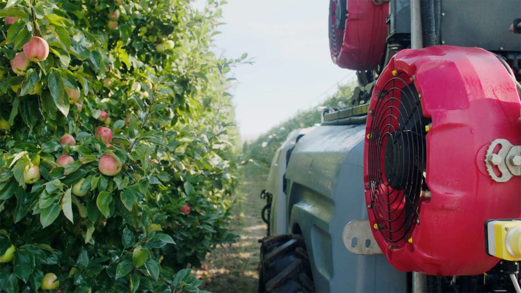 Crop-spraying robot reduces emissions and herbicide use