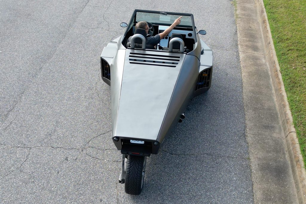 Innovative three-wheeler puts the engine back and drives power to the front