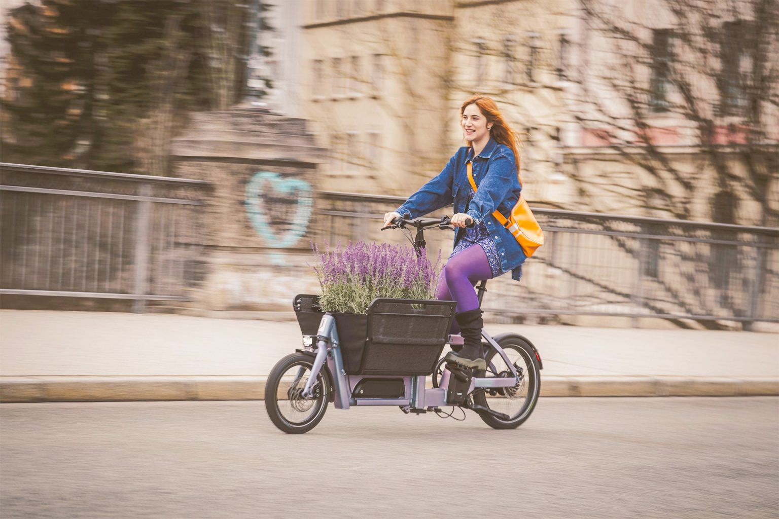 Front-loading cargo ebike folds to half its size between hauls