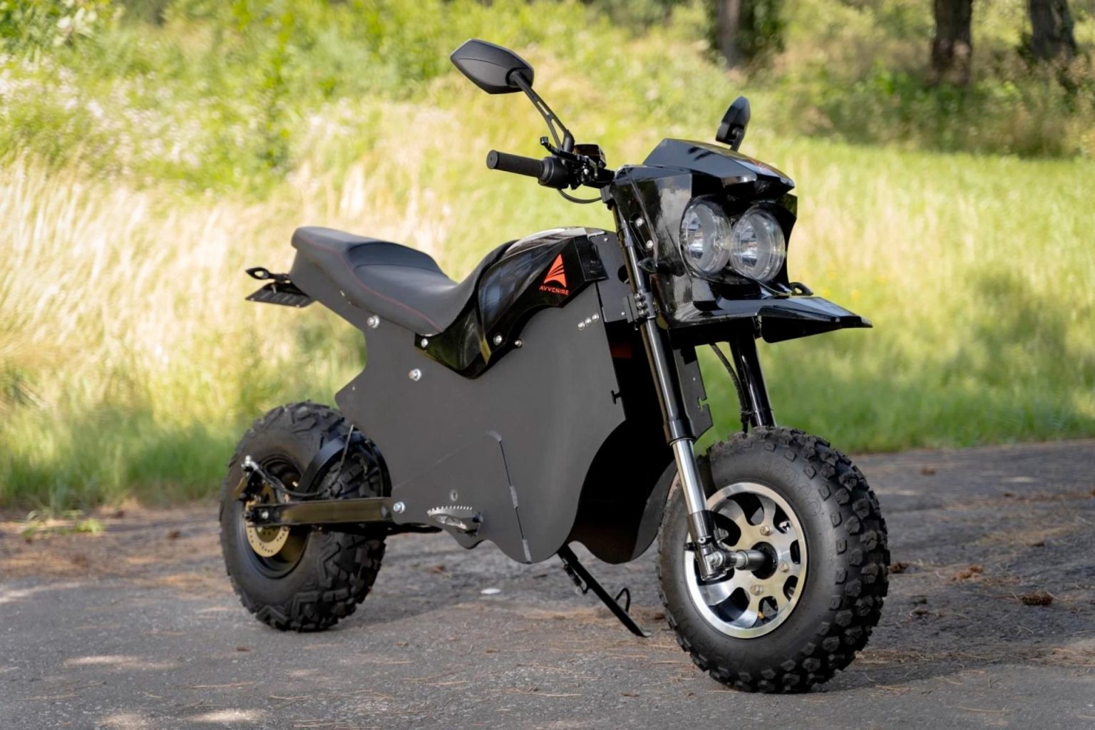 Avvenire’s 3-in-1 Combat transforms from street-legal ebike to snowmobile