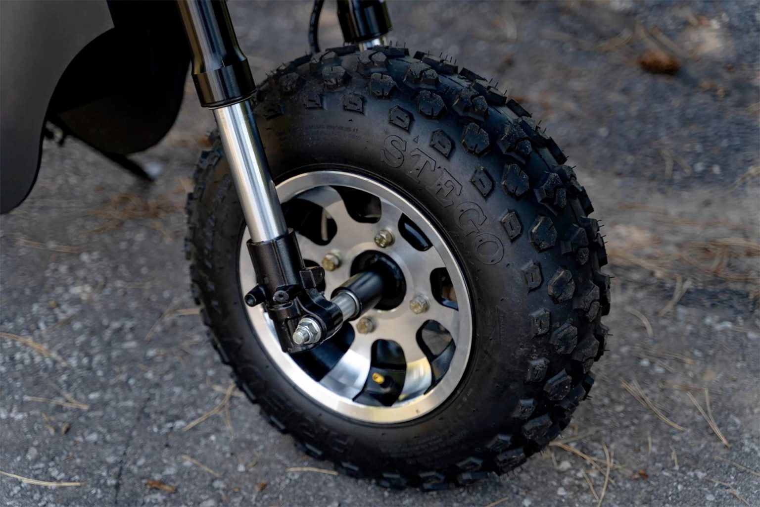 Avvenire’s 3-in-1 Combat transforms from street-legal ebike to snowmobile