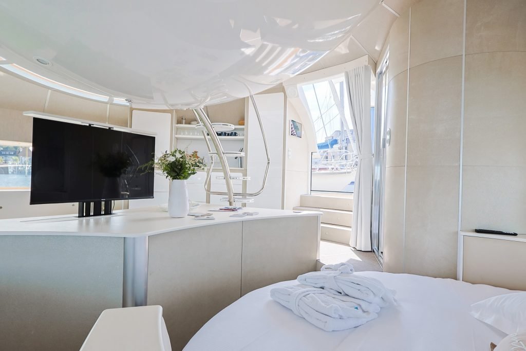 Solar-powered floating pod designed for off-grid living