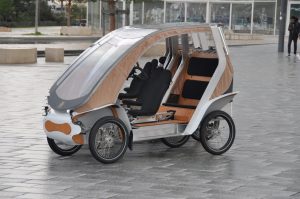 Four-wheeled two-seater pedelec edges close to the urban speed limit