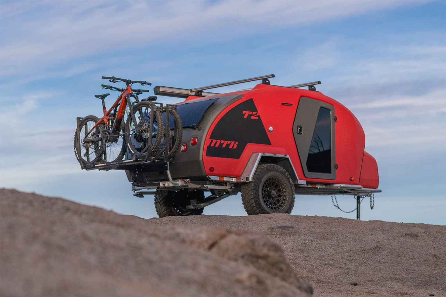 Clever teardrop trailer is a dedicated mobile base camp for mountain bikers